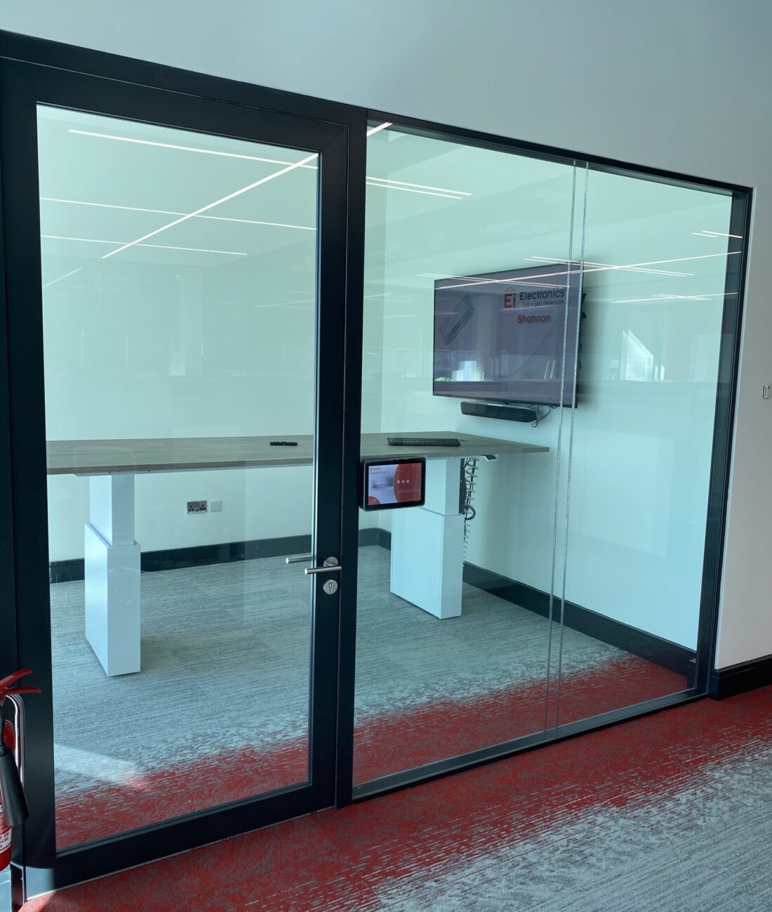 MK1 - Aluminium framed single glazed acoustic door - Apton Partitioning